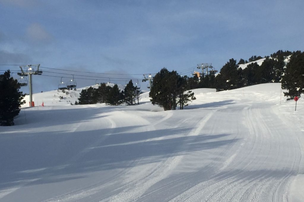 Pistes de Formiguères • Formiguères village de montagne dans les ...
