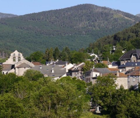 Formiguères, village de montagne dans les Pyrénées-Catalanes